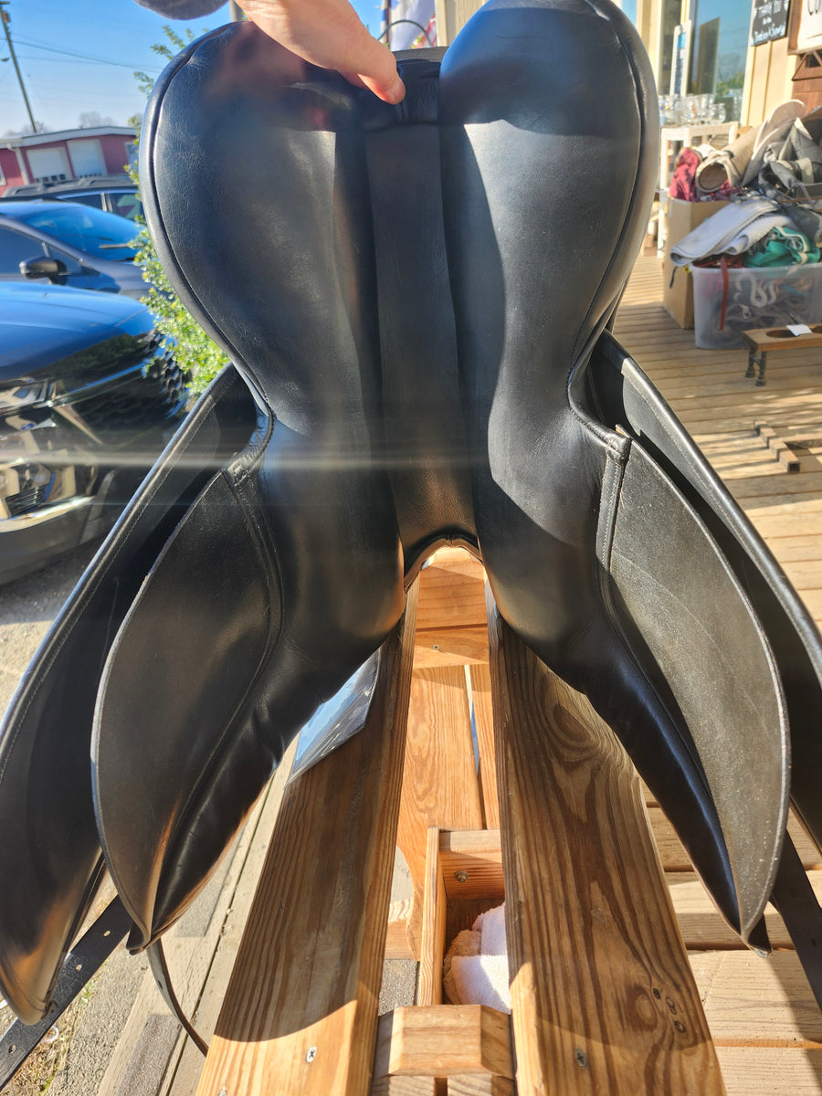 18" County Connection Dressage Saddle – Northwest tack consignment LLC