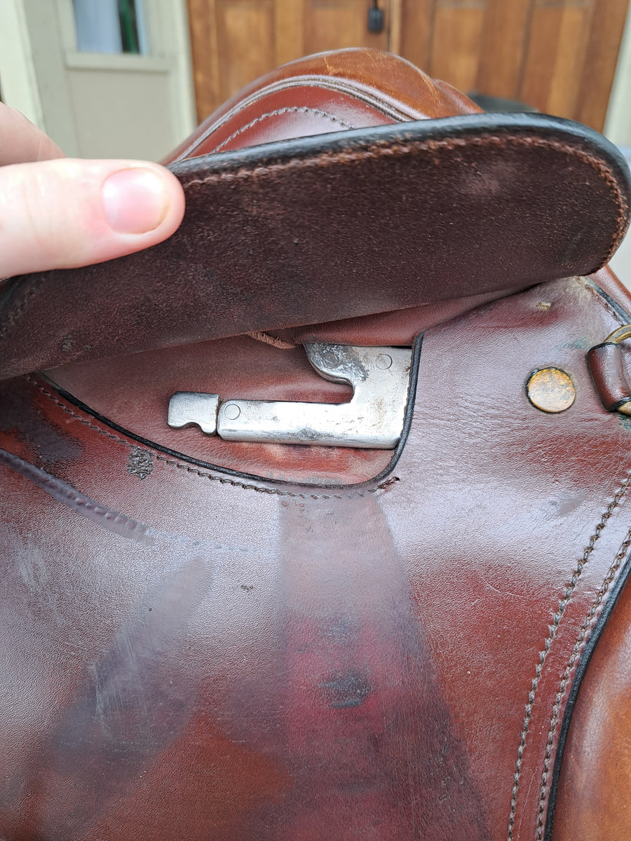 ON TRIAL 17" Circuit Close Contact Saddle – Northwest tack consignment LLC